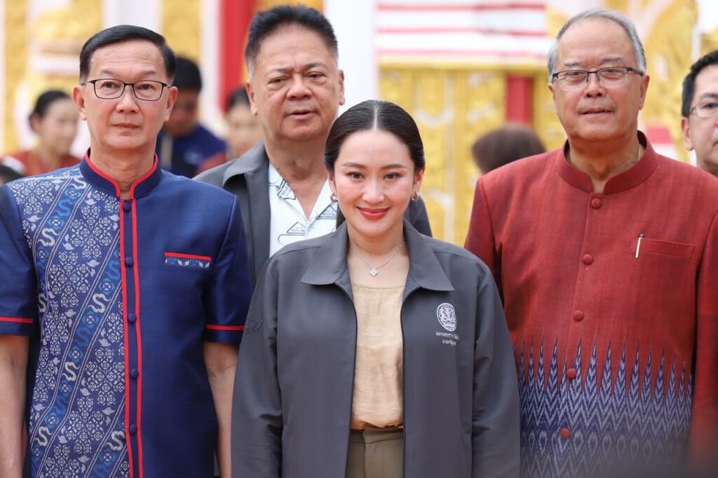 นายกรัฐมนตรี ลงพื้นที่จังหวัดนครพนม เยี่ยมชมนาหว้าโมเดล ต้นแบบชุมชน ...